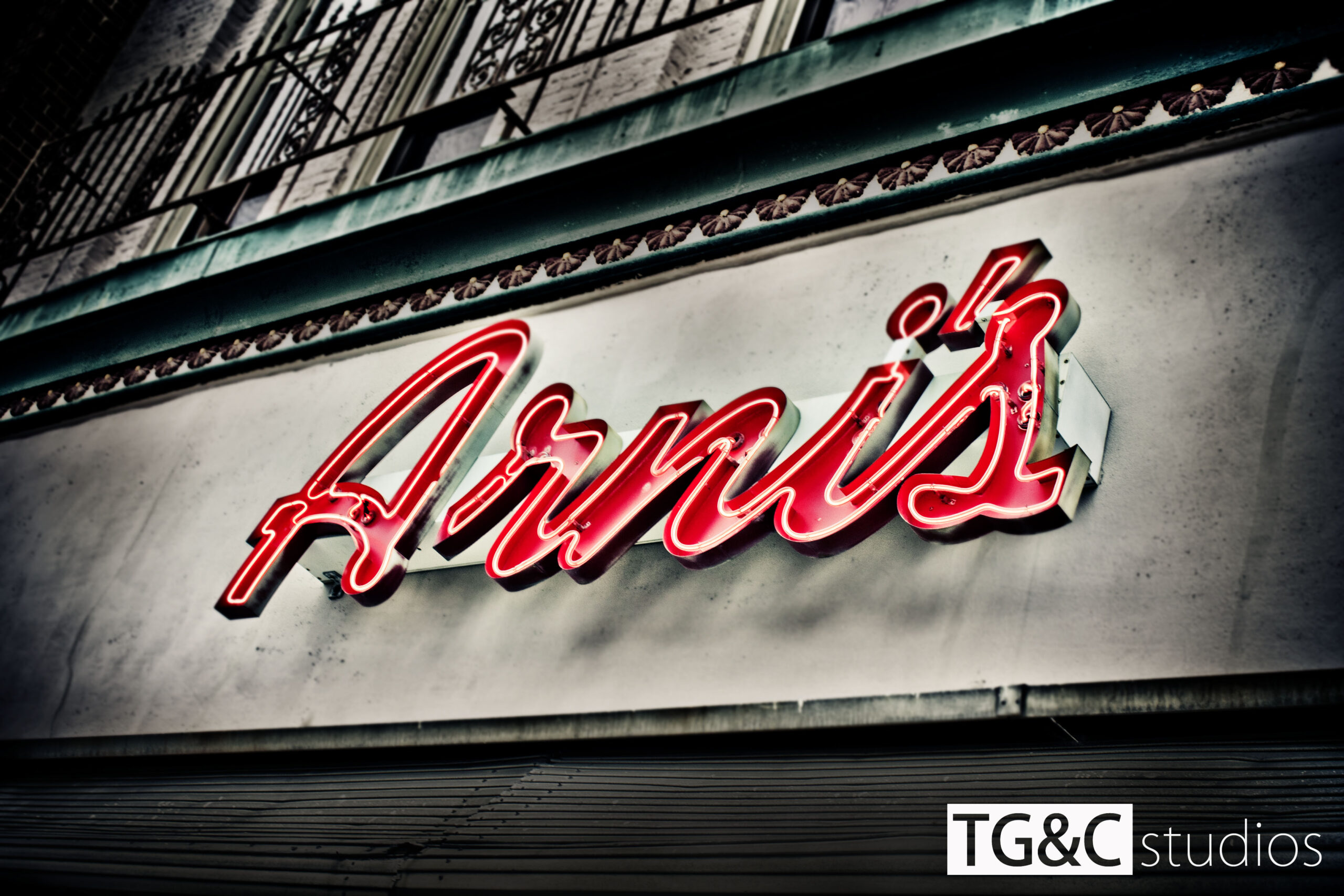 Lafayette Market Square - Arni's Restaurant